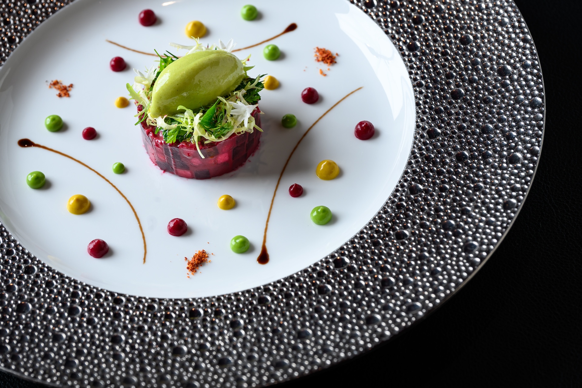 2025 台北餐廳週特企「 Define Taipei 」｜在精緻餐飲解構潮中，堅守廚神侯布雄的「簡單」心法：年輕副主廚梁維維，為台北夏天帶來 ...