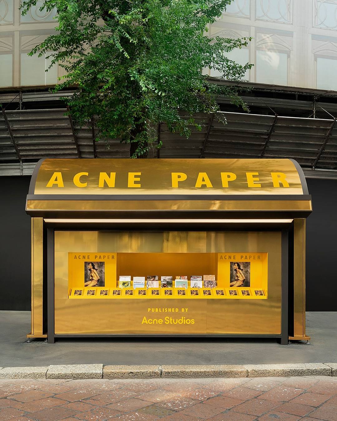 不從眾卻引領潮流，時尚品牌 Acne Studios 以「一本黃金」、一個空間，再度寫下文化與藝術新頁 - Flavor | 風格美食指南